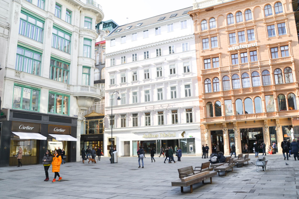 Walking alone in Vienna, Austria | Epepa Travel Blog